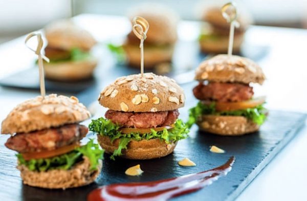 Bien choisir le traiteur de son mariage : nos idées, conseils et prix ...