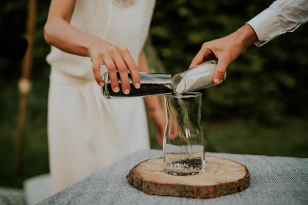 12 idées de rituels pour votre cérémonie laïque | Mariée.fr